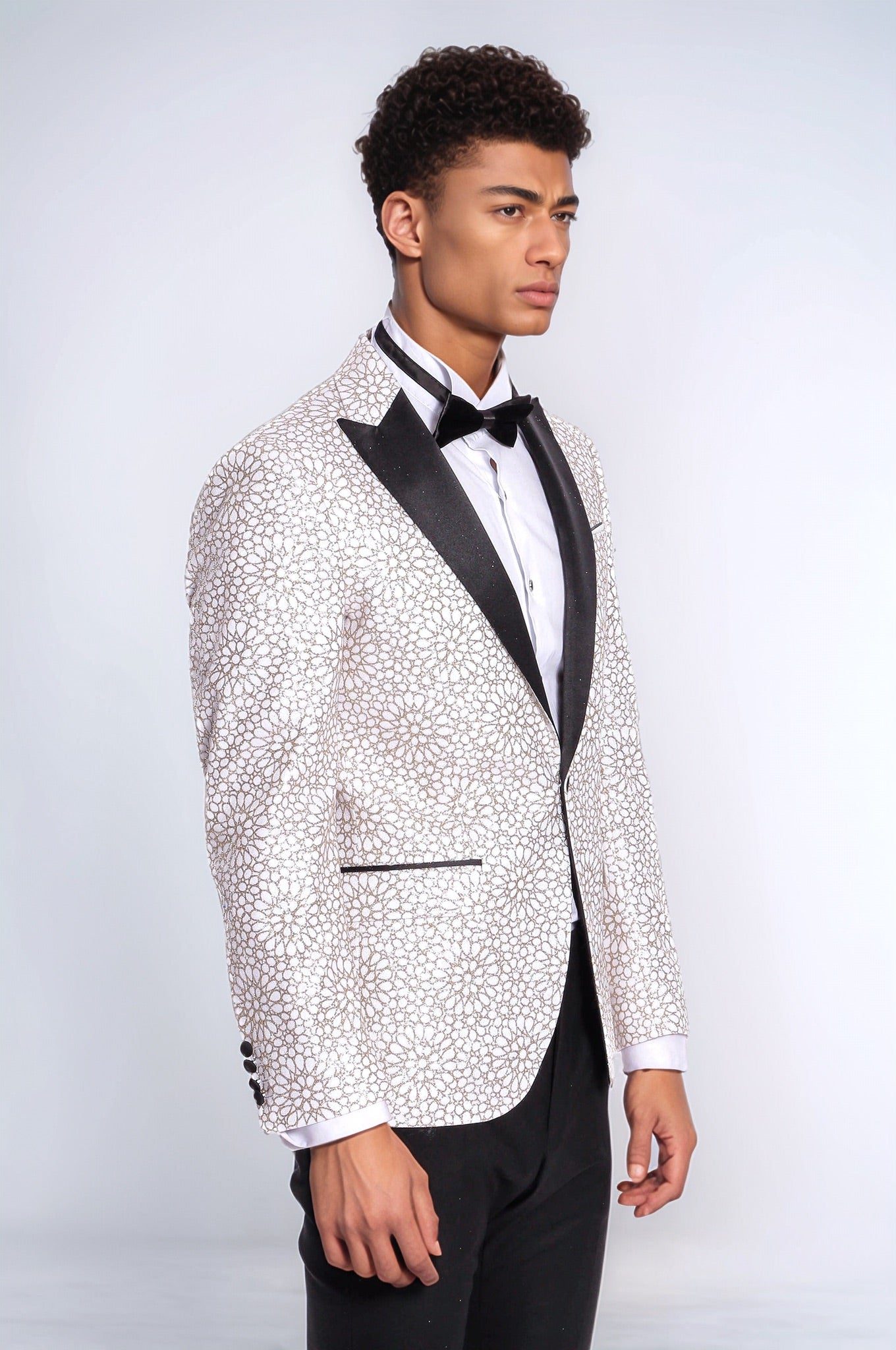 Flower Embroidered Pattern White Men Wedding Tuxedo Jacket
